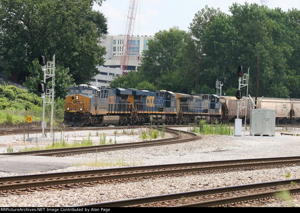 CSX 3179, 850, and 294
